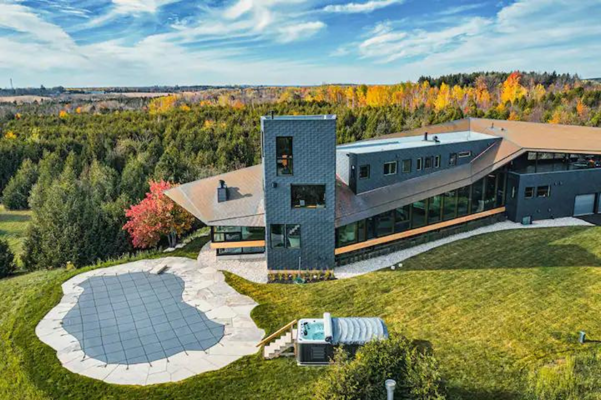 7 Stunning Remote Vacation Villas with Land That Goes on Forever ...