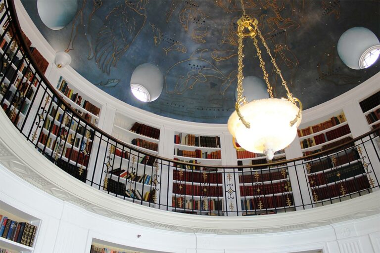 Hotel Library – Travel Curator