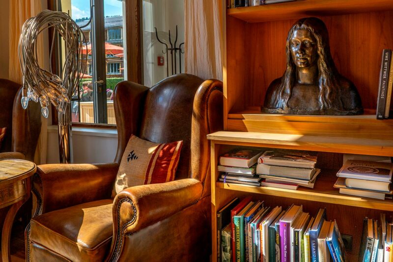 Hotel Library – Travel Curator