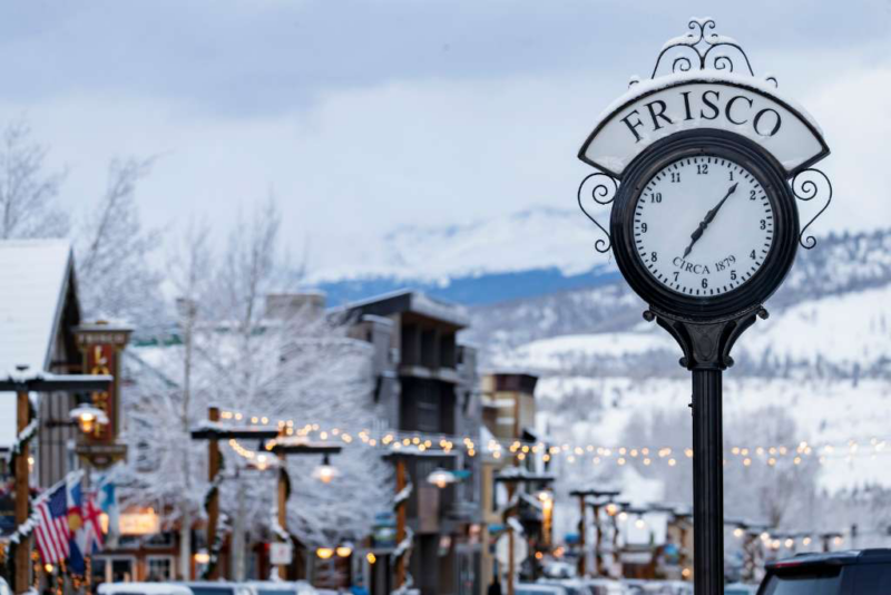 Best Small Towns for Holiday Lights & Christmas Decorations 2025 ...